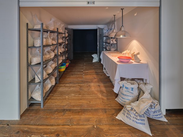 Mika Rottenberg Antimatter Factory – Kunst Haus Wien. Museum Hundertwasser