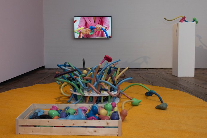 Mika Rottenberg Antimatter Factory – Kunst Haus Wien. Museum Hundertwasser